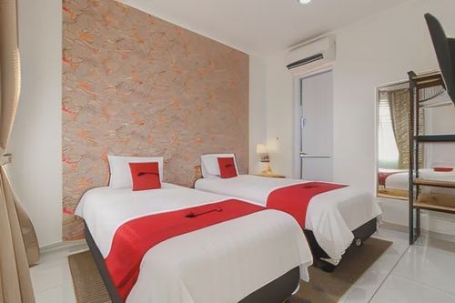 Reddoorz Plus Near Exit Toll Puncak 2 - 