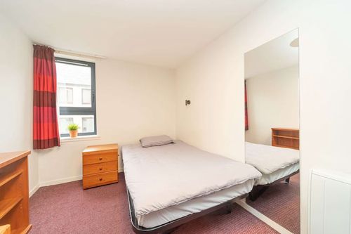 Cosy 3-bed Flat In Old Town - Edinburgh Waverley station