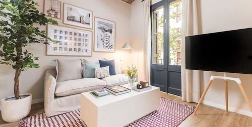 Homeclub | Stylish Apartment With Private Patio - Barcelona