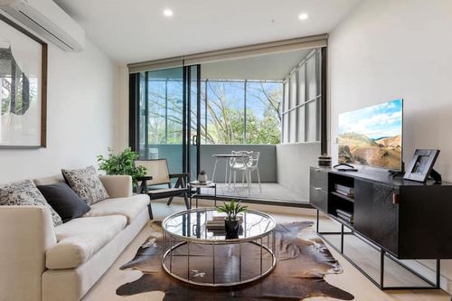 Modern 2-bed Ivanhoe Unit With Parking - Ivanhoe