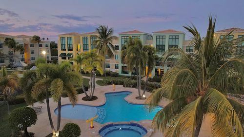 Palmarena Penthouse: At Aquatika Beach Resort - Loíza
