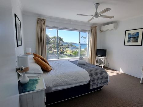 Beach Views From A Bright And Sunny Unit - Mollymook