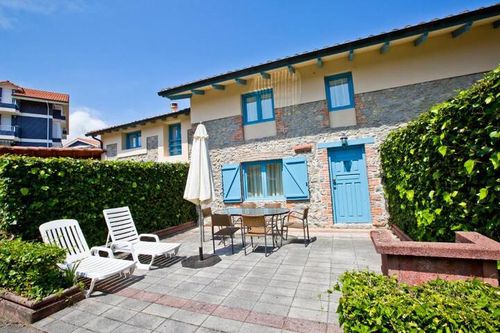 Agradable Casita Adosada Con Terraza - Escalante