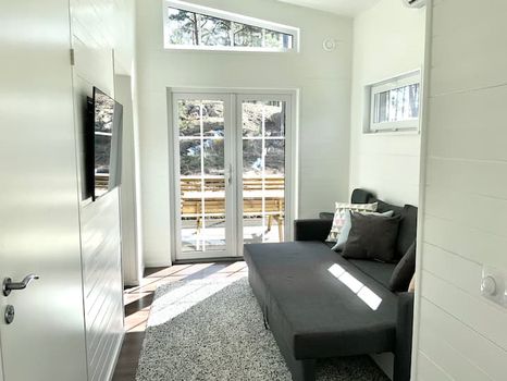 Modern/lovely 2-bedroom Cottage With Free Parking - Järfälla
