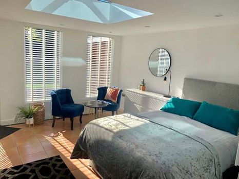 Keele University, Jack Ashley Building: airbnb, hotels and holiday rentals