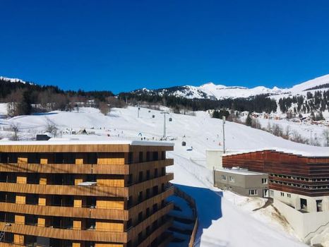 Ferienwohnung 3.5 Zimmer Direkt An Ski-/bikepiste. - Laax