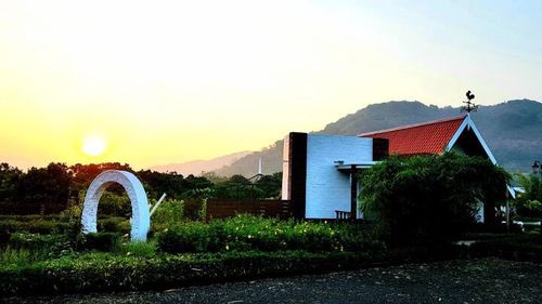 Luxurious Queen Villa In Lonavala | Swimming Pool - Lonavla