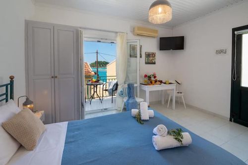 "Seascape" Apartment 1 - Paxi
