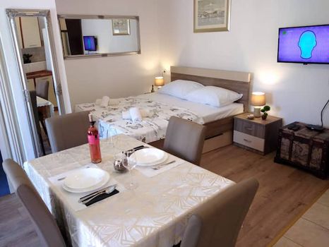 M&k Studio Apartment - Pirovac