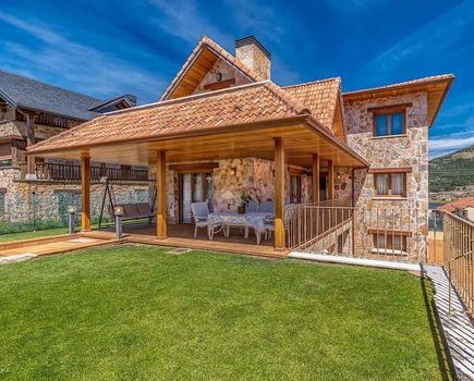 Agradable Chalet Con Chimenea Interior Y Vistas. - El Espinar
