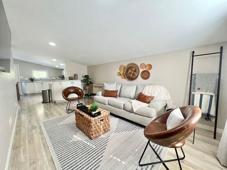 Cozy 1 Br/1 Ba Apartment - Sleeps 4! - Southwick Beach State Park, Henderson
