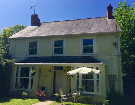 Waterwynch House: airbnb, hotels and holiday rentals