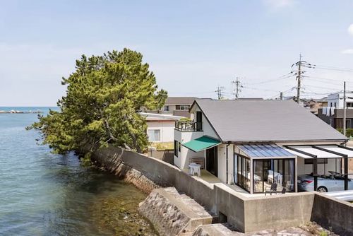 Stay In Karatsu (Room A)   ベランダの前は唐津城（部屋以外は全て共用部分） - 佐賀県