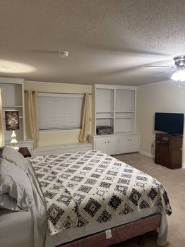Max's Barding House | King Bed/bath In Baton Rouge - Baton Rouge, LA