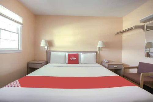 Hotel Durham West Hills King Bed - Hillsborough, NC