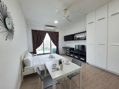 Pj Grand Sofo, Balcony, Wifi, Free Parking, 2pax - Kota Damansara