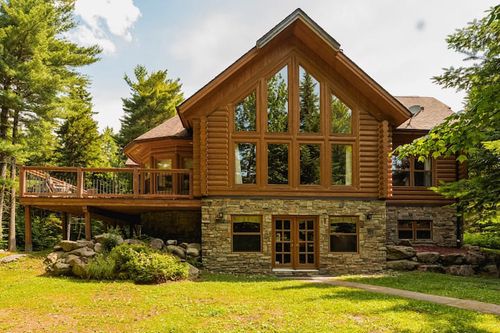 Fiddler Lake Resort: Luxury Chalet + Hot Tub - Saint-Sauveur