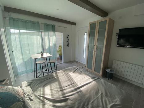 Beau Studio Neuf Et éQuipé - Blacé