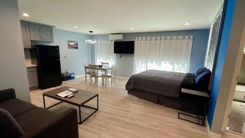 Modern Studio Apartment 206 - Hollywood, CA