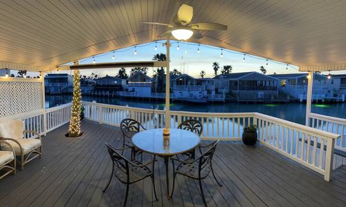 Waterfront Palm Tree Cottage - Port Isabel, TX