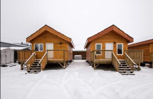 Explore cabin experience near Great Slave Lake on cozycozy.com