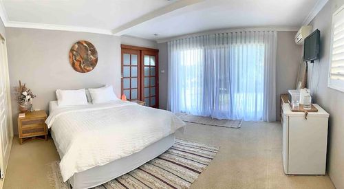Private Downstairs Studio - Tweed Heads