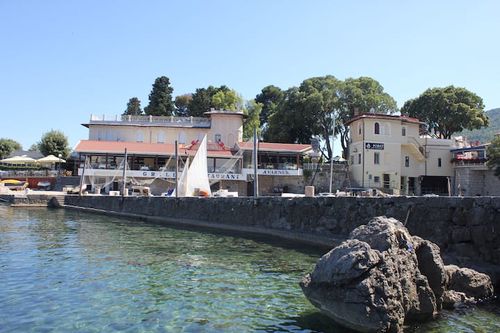 Captain's House **** No Neighbours - Medveja
