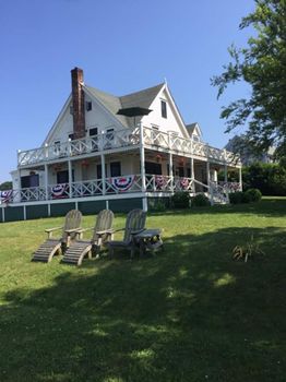 Top apartments in Block Island, RI on cozycozy.com