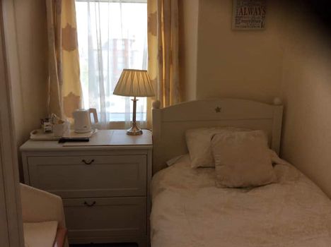 Single Room-shared Bathroom-room Only - Holyhead