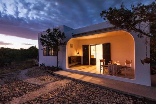 Casa Bruja
2,5km De Es Pujols
220v Solar-energy - Formentera