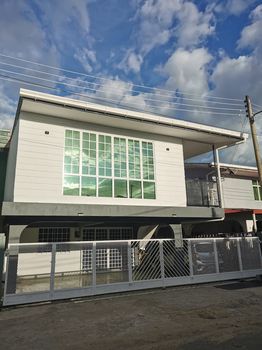 Nj_homestay@kkia
4 Bedroom Big Townhouse - Kota Kinabalu
