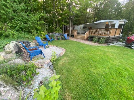 Cozy Trailer Among The Cedars - Muskoka