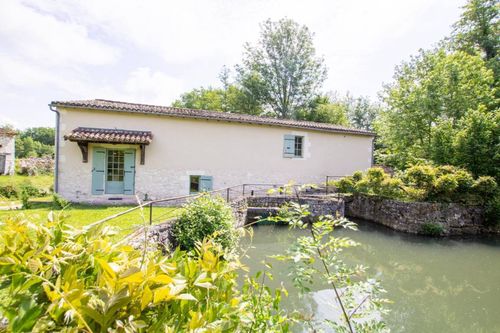200 M² Gîte ∙ 3 Chambres ∙ 6 Personnes - Périgord