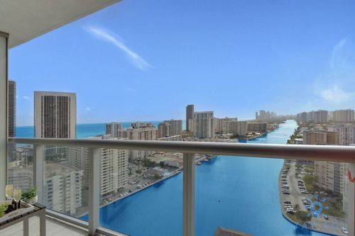 Apartamento ∙ 4 Huéspedes - Hallandale Beach, FL