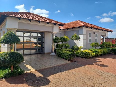 Boshoek Lodges at the Best Price | cozycozy