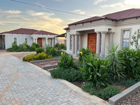 Mmabatho Cheapest Accommodation | best deals on cozycozy