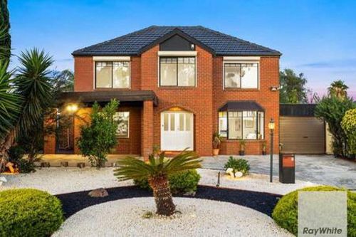 Explore holiday beach houses in St Albans, Australia – cozycozy.com