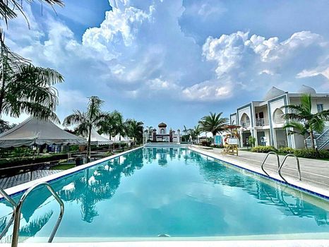 Tanza Resorts at the Best Price | cozycozy