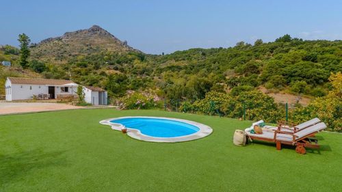 Villa in Gaucín at the Best Price | cozycozy