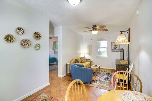 Charming Dtwn Retreat: 1 Mi To Ocean Springs Beach - Ocean Springs, MS