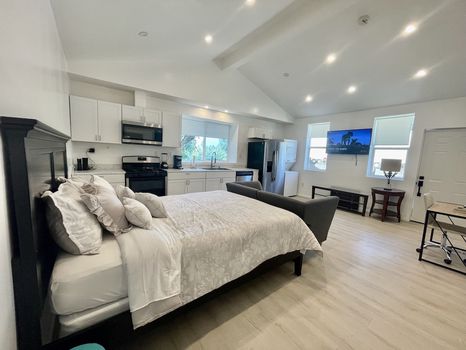 Entire Modern Luxury Studio Private For Up Two People At West Hiils - Simi Valley, CA