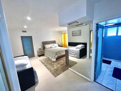 Runyon Canyon Remodeled 2 Bedroom Apartment 🥰 - Hollywood, CA