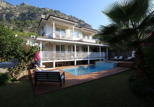 Best large villa rentals in Göcek on cozycozy
