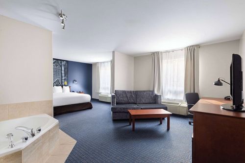 Super 8 By Wyndham Sainte Agathe Des Monts - Laurentides