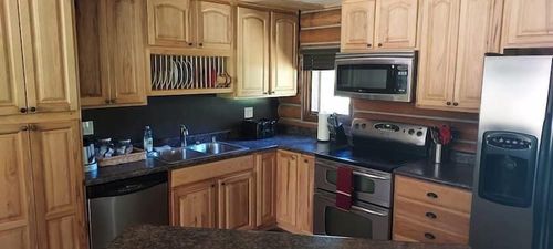 A Cabin Suite With Kitchen Included. - Wyoming