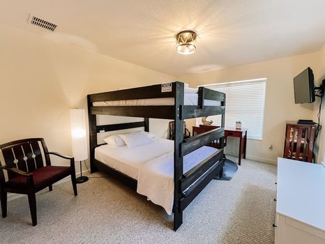 Camp Manatee - Riverfront Cabin, Stunning Views, Pet-friendly, Hot Tub + Kayaks! - Ichetucknee Springs State Park, Fort White