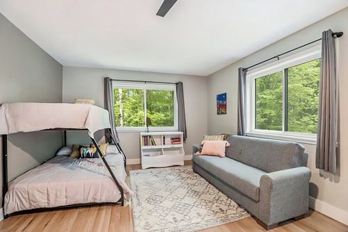 Big Red! Modern Clubhouse With Hot Tub! Walking Distance To Castle - 4 Bedrooms - Big Rapids, MI