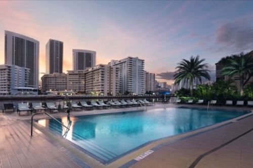 Stunning 2b\/2b With Beach Service & Breathtaking Views - Hallandale Beach