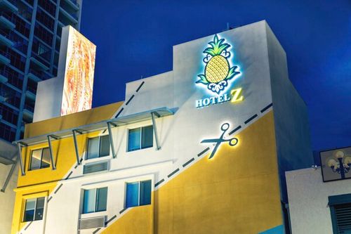 Enjoy Unique Decor, Pet-friendly Vibes, Complimentary Treats & Drinks In Gaslamp - Coronado, CA