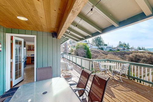 Cozy Family-friendly Home With Game Room, Valley Views, Private Hot Tub, Grill - Umpqua Lighthouse State Park, Reedsport